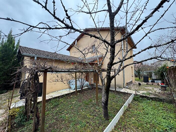 Maison à vendre - Oyonnax - 4 pièces - 3 chambres