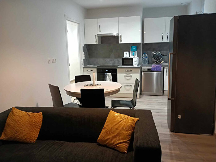 Appartement à louer - Le Creusot, Sud Est - 1 chambre