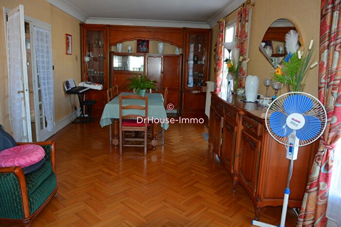 Maison à vendre - Saint-Junien - 8 pièces - 4 chambres