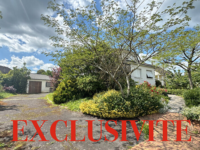 Maison à vendre - Éguzon-Chantôme - 10 pièces - 4 chambres