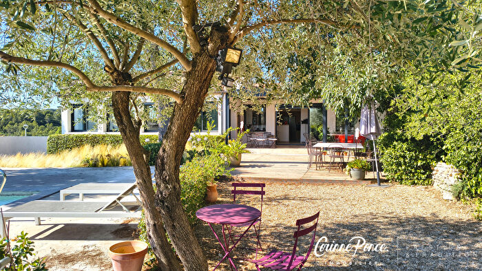 Maison à vendre - Nîmes - 8 pièces - 5 chambres