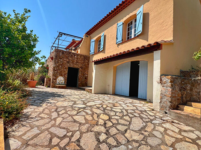 Maison 5 pièces à vendre à Carqueiranne
