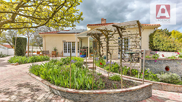 Maison à vendre - Coëx - 5 pièces - 3 chambres