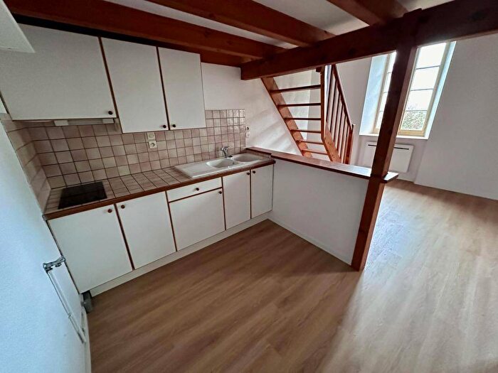 Centre, Saintes : Appartement 2 pièces à louer