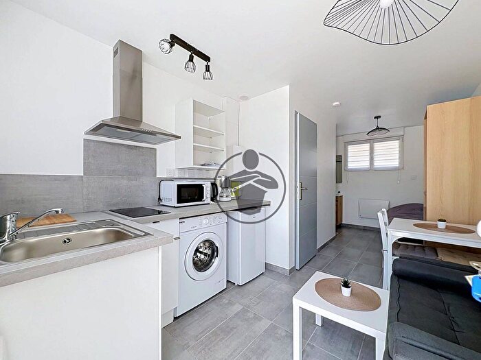 Faubourg d'Isle-Neuville, Saint-Quentin : Appartement 1 pièce à louer