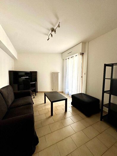 Appartement à louer - Gambetta, Nîmes - 2 pièces - 1 chambre