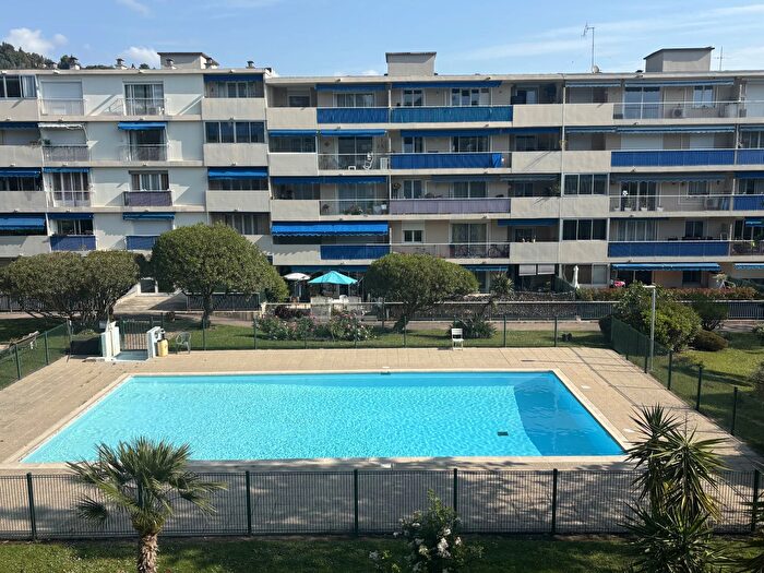 Appartement à louer - Mandelieu-la-Napoule, Capitou - 2 pièces - 1 chambre