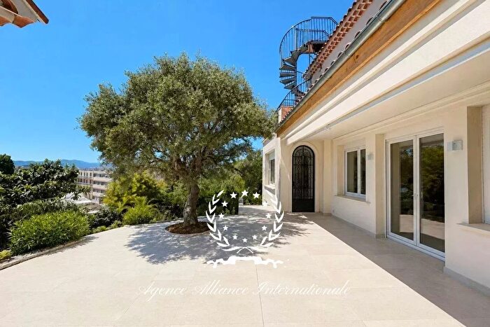 Appartement 4 pièces à vendre - Cannes, Californie Pezou