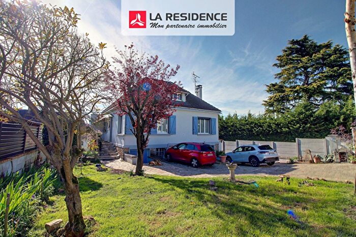 Maison 7 pièces à Orgeval, à vendre