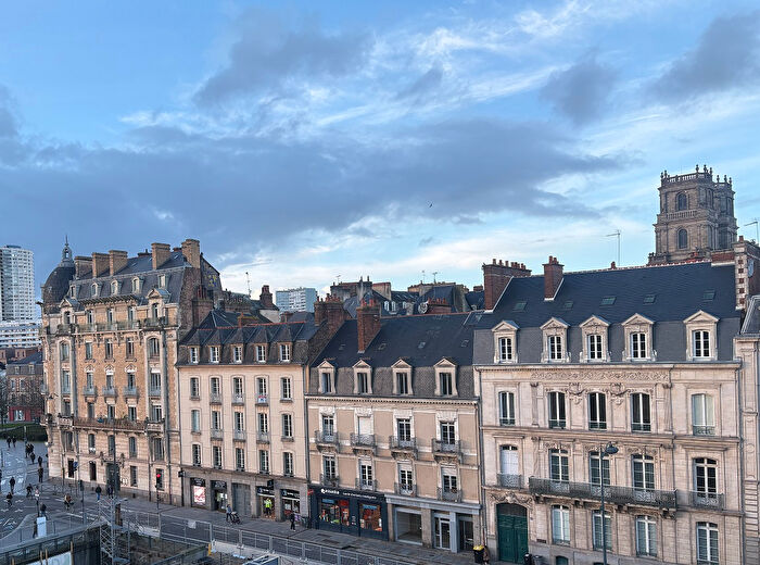 Appartement à vendre - Quartiers Centre, Centre-ville - 4 pièces - 2 chambres