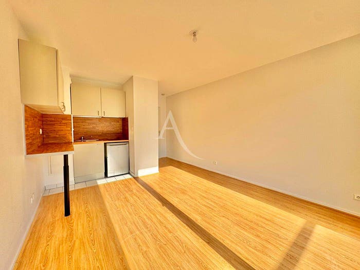 Appartement 1 pièce à Bois d'Amour-Porte de Paris-Courlancy, Reims, à louer