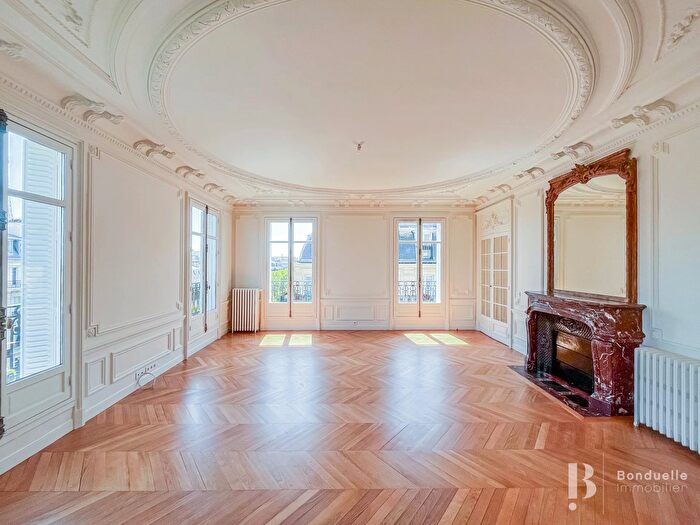 Appartement 8 pièces à louer à Paris 16ème, Chaillot