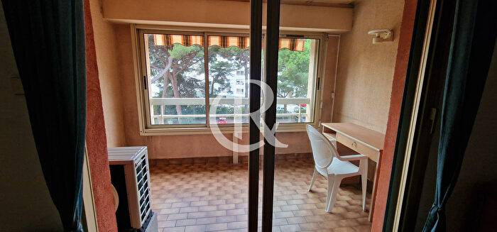 Appartement à louer - Hyères, Port - 1 pièce