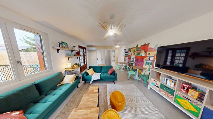 Maison à louer - Croix Luizet, Villeurbanne - 13 pièces - 12 chambres