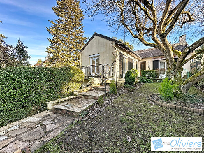 Maison à vendre - Saint-Rémy-lès-Chevreuse - 7 pièces - 5 chambres