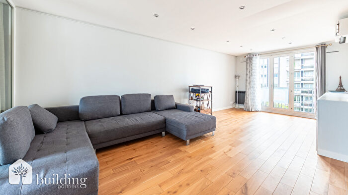 Appartement 4 pièces à Courbevoie, Hôtel de ville, à vendre