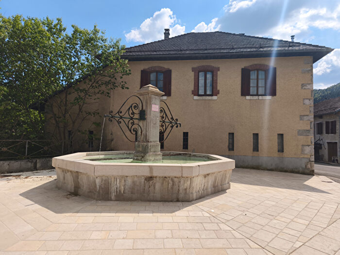 Maison 4 pièces à vendre à Ruffieu