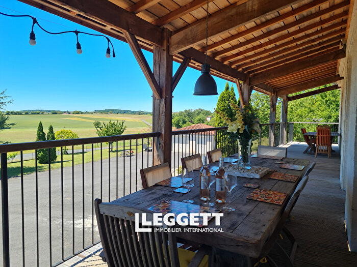 Maison à vendre - Aubeterre-sur-Dronne - 6 pièces - 5 chambres