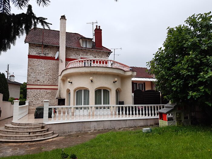 Maison à vendre - Gonesse, La Fauconnière - 12 pièces - 8 chambres