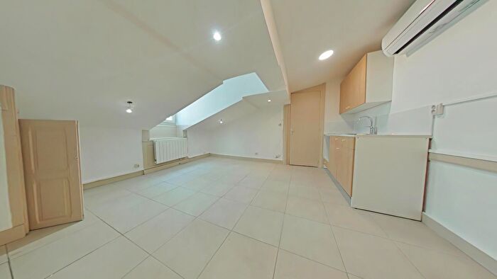 Appartement 1 pièce à louer à Saint-Étienne, Tardy, Colline des Pères, Bizillon