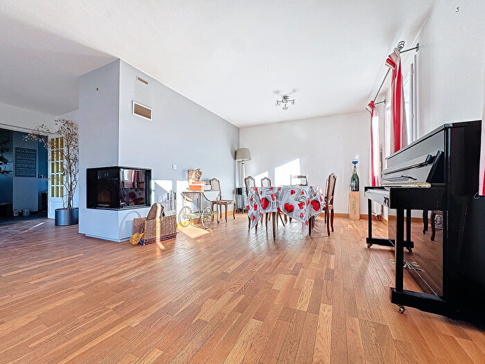 Maison 8 pièces à vendre - Saint-Genis-Pouilly