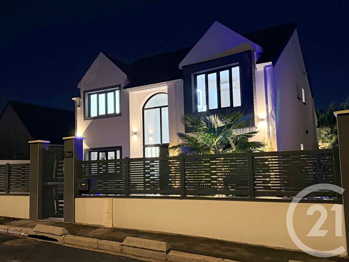 Maison à vendre - Montigny-lès-Cormeilles, Village - 10 pièces - 7 chambres