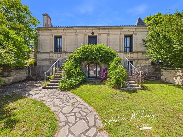 Maison 9 pièces à vendre - Sallebuf, Salleboeuf