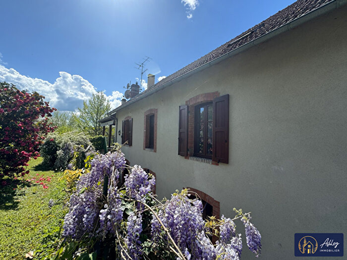 Ydes : Maison 12 pièces à vendre