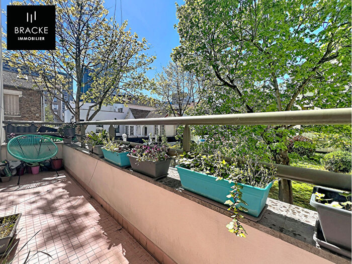 Appartement 4 pièces à vendre à Courbevoie, Hôtel de ville