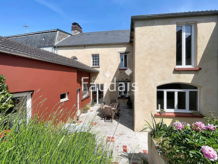 Saint-Sauveur-Lendelin : Maison 6 pièces à vendre