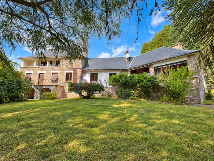 Égletons : Maison 14 pièces à vendre