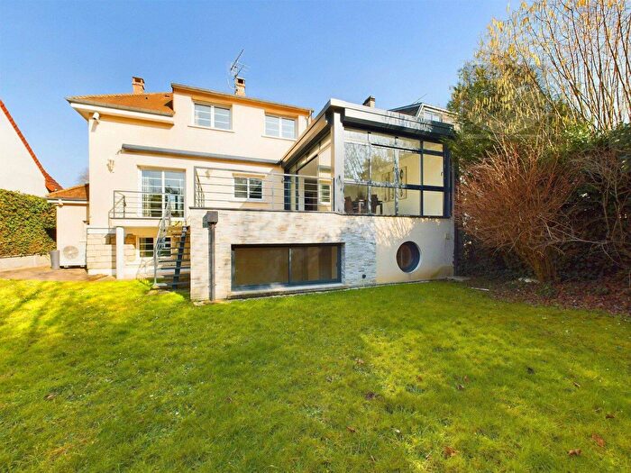 Maison 8 pièces à louer à Les Pierres Beurres, Verrières-le-Buisson
