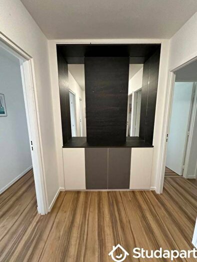 Appartement à louer - Clairieres-Chateaux-Zone Agricole, Cergy - 1 pièce - 1 chambre