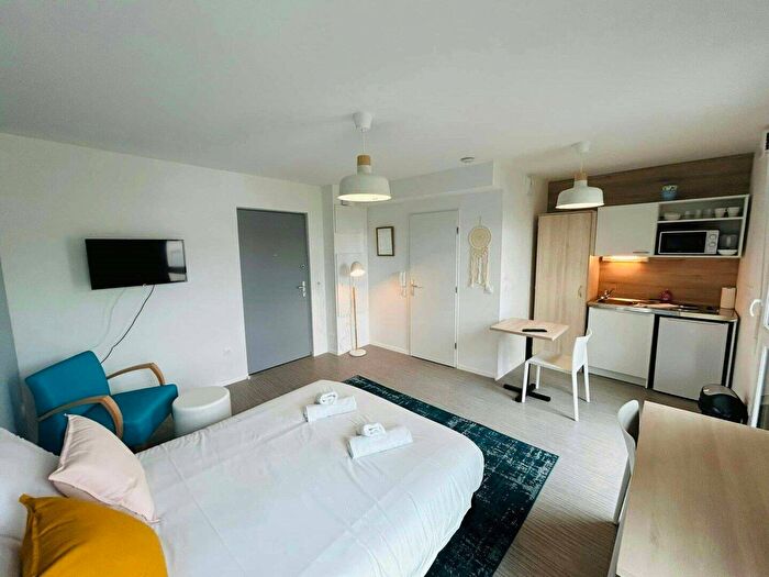 Appartement à louer - Barbâtre-Saint Remy-Verrerie, Reims - 1 pièce