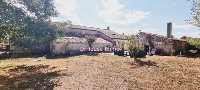 Maison 8 pièces à Pouillé, à vendre