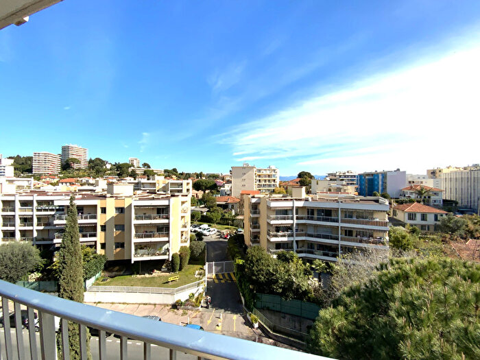 Appartement à vendre - Antibes, Antibes-les-Pins, Trianon, Le Fournel, Peyregoue - 4 pièces - 3 chambres