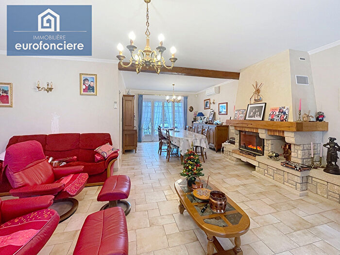 Maison à vendre - Saint-Julien-les-Villas - 7 pièces - 5 chambres