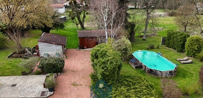 Maison à vendre - Puy-Guillaume - 6 pièces - 4 chambres