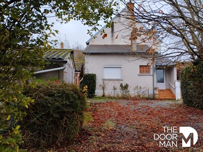 Maison à vendre - Civray - 9 pièces - 4 chambres