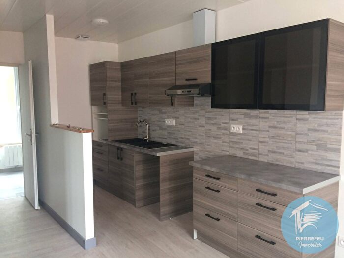 Appartement à louer - Thizy-les-Bourgs - 5 pièces - 4 chambres