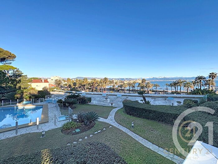 Appartement à louer - Antibes, Juan-les-Pins, Le Cap - 4 pièces - 3 chambres