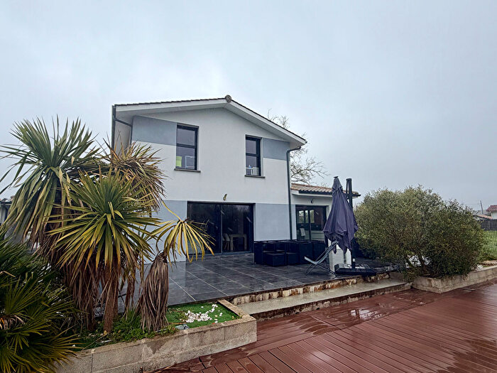 Maison à vendre - Salles - 8 pièces - 6 chambres