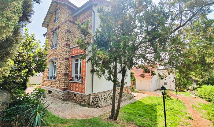 Maison à vendre - Brie-Comte-Robert, Centre-ville - 5 pièces - 4 chambres