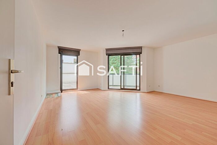 Noisy-le-Grand, Centre-ville : Appartement 3 pièces à vendre