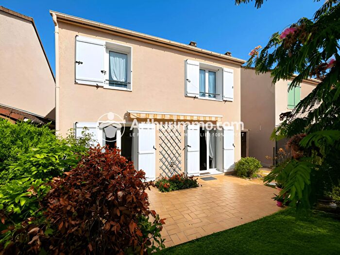 Saint-Pierre-du-Perray : Maison 5 pièces à vendre