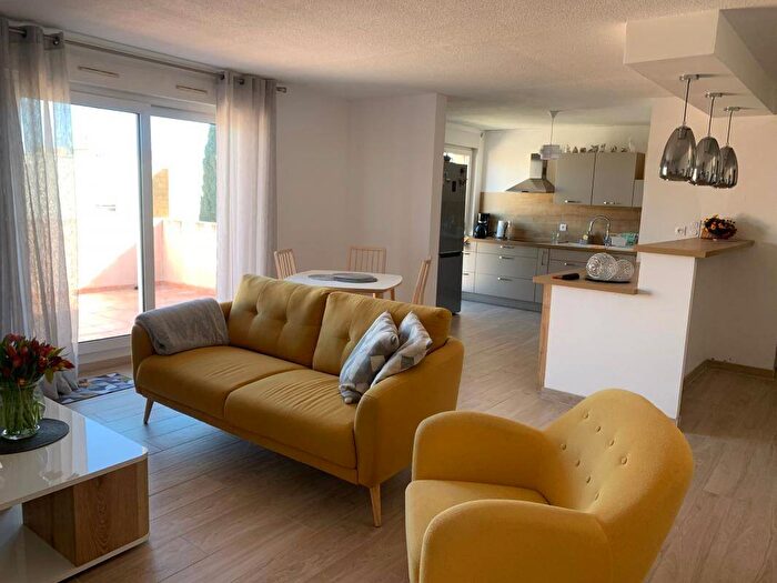 Appartement à louer - Beaucaire, Nîmes - 4 pièces - 3 chambres