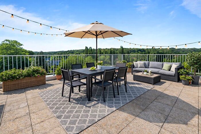 Appartement à vendre - Vaucresson - 6 pièces - 4 chambres