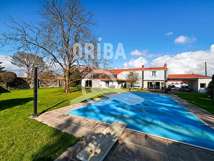 Maison à vendre - Saint-Sébastien-sur-Loire, Est - 10 pièces - 7 chambres