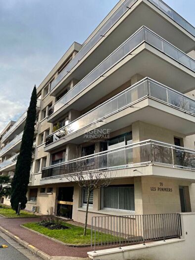 Appartement à louer - Hennemont, Saint-Germain-en-Laye - 5 pièces - 3 chambres