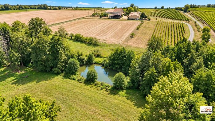 Maison 9 pièces à Baignes-Sainte-Radegonde, à vendre